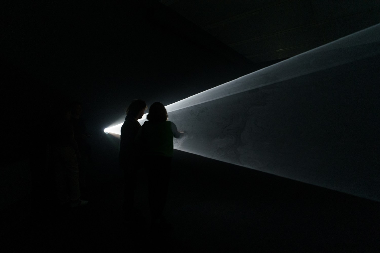 REVIEW | Anthony McCall: Solid Light – Tate Modern – Nigel Ip