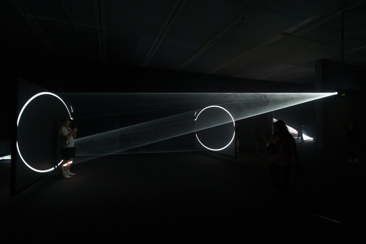 REVIEW | Anthony McCall: Solid Light – Tate Modern – Nigel Ip