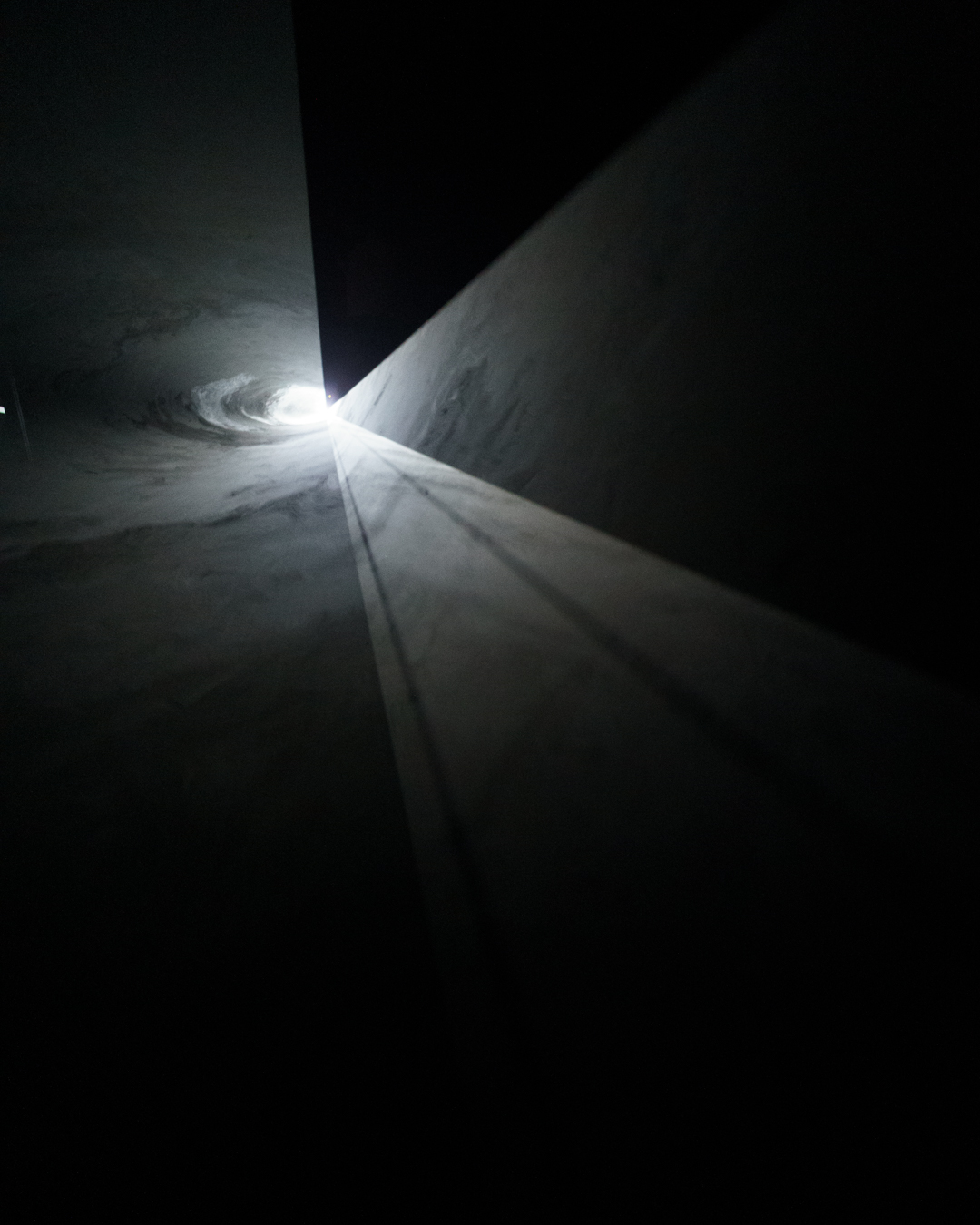 REVIEW | Anthony McCall: Solid Light – Tate Modern – Nigel Ip