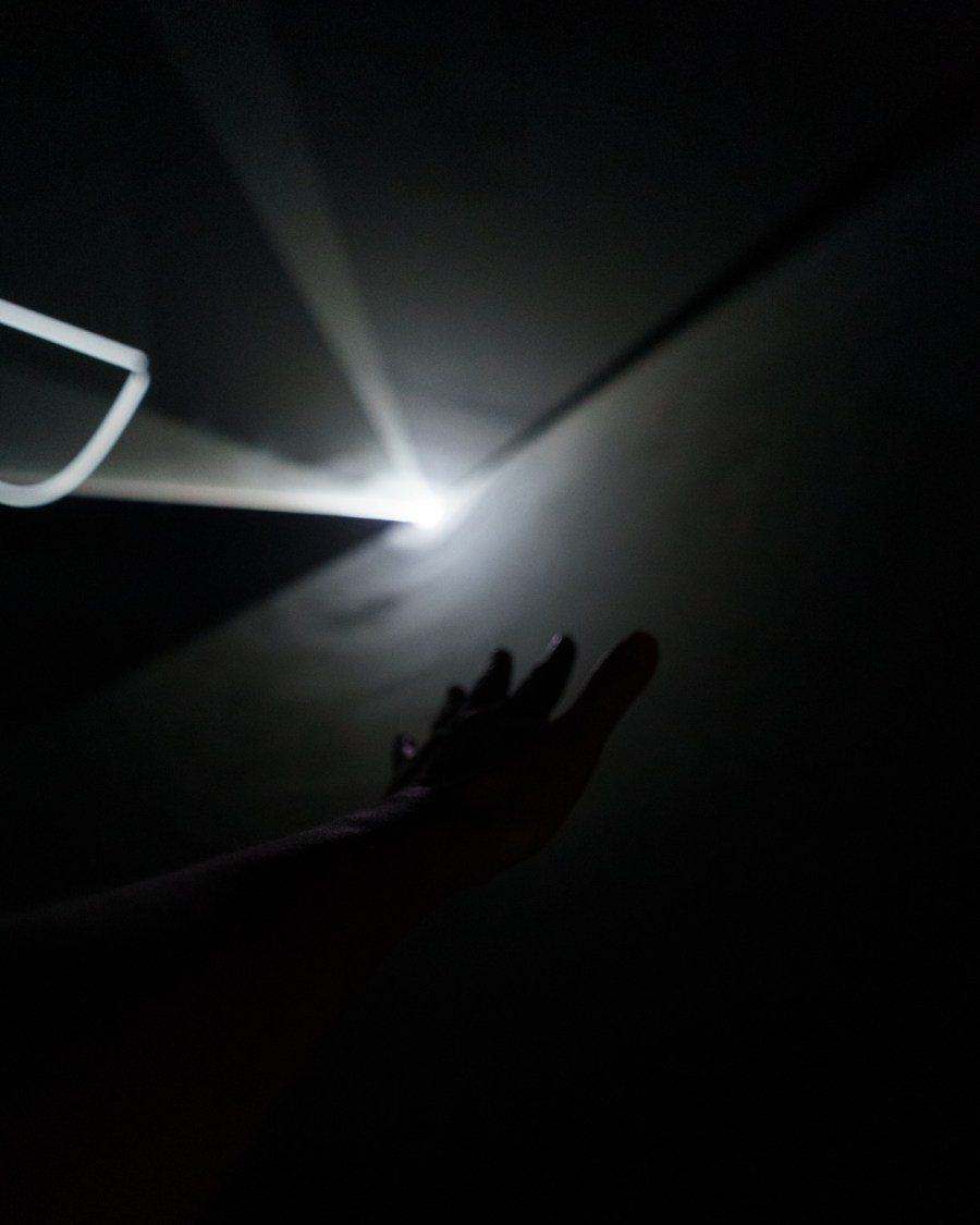 REVIEW | Anthony McCall: Solid Light – Tate Modern – Nigel Ip
