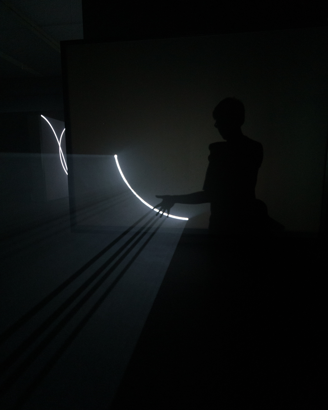 REVIEW | Anthony McCall: Solid Light – Tate Modern – Nigel Ip