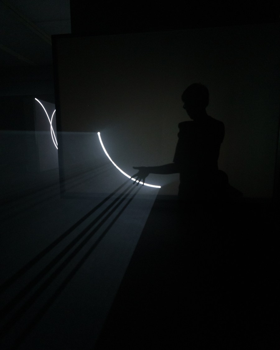 REVIEW | Anthony McCall: Solid Light – Tate Modern – Nigel Ip